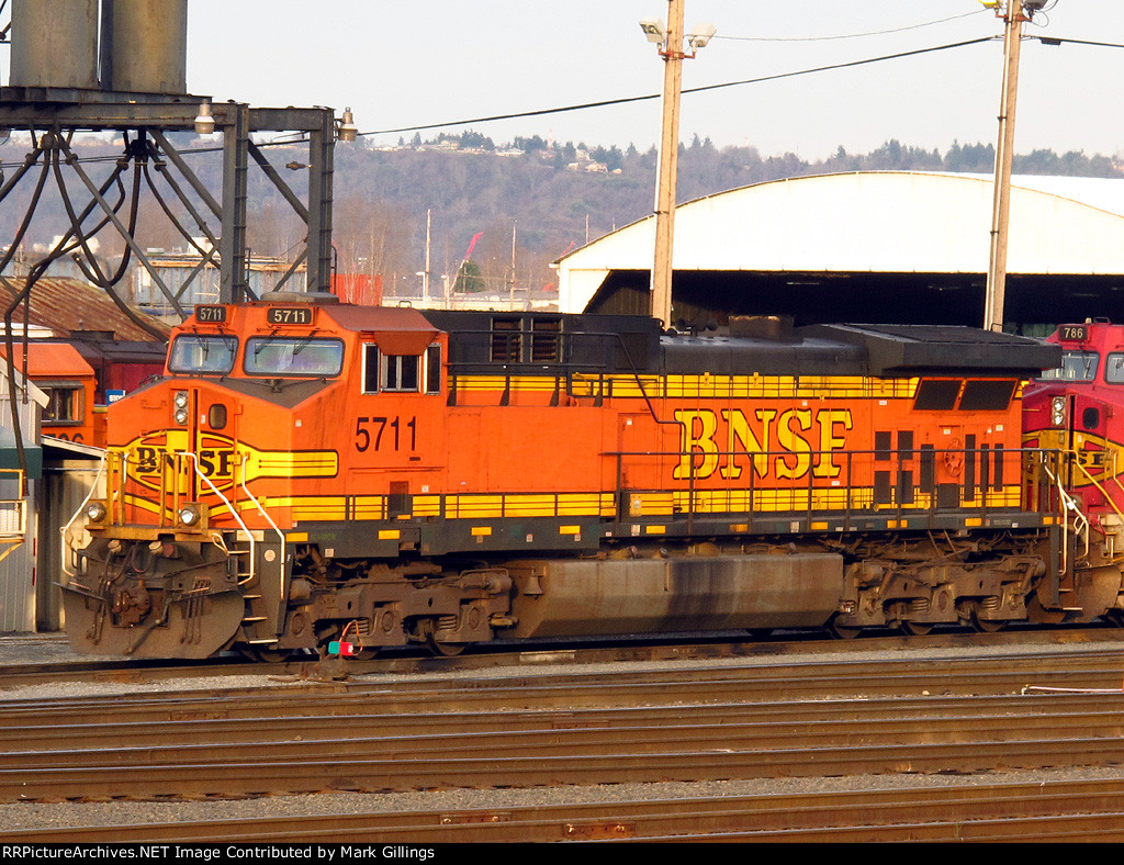 BNSF 5711